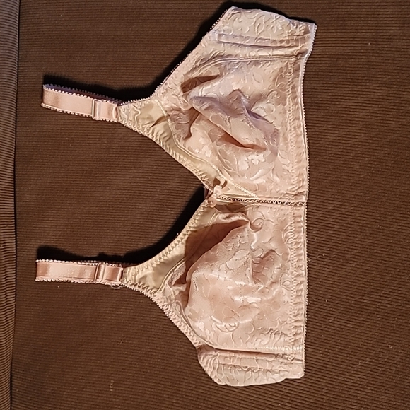 Bali | Intimates & Sleepwear | Bali Bra Size 38c | Poshmark